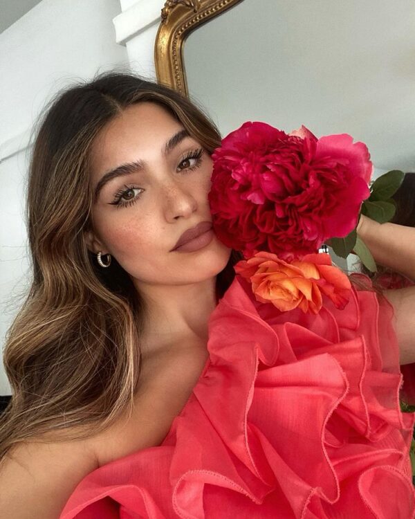 We Love Her Dresses... How To Dress Like Isaya Elais - We Select Dresses